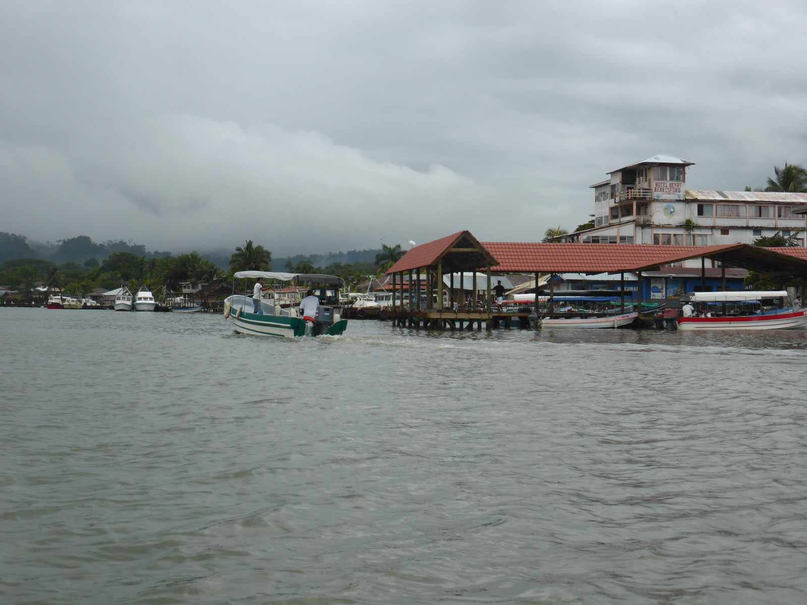 A Picture from Río Dulce, Guatemala - Travel Writing