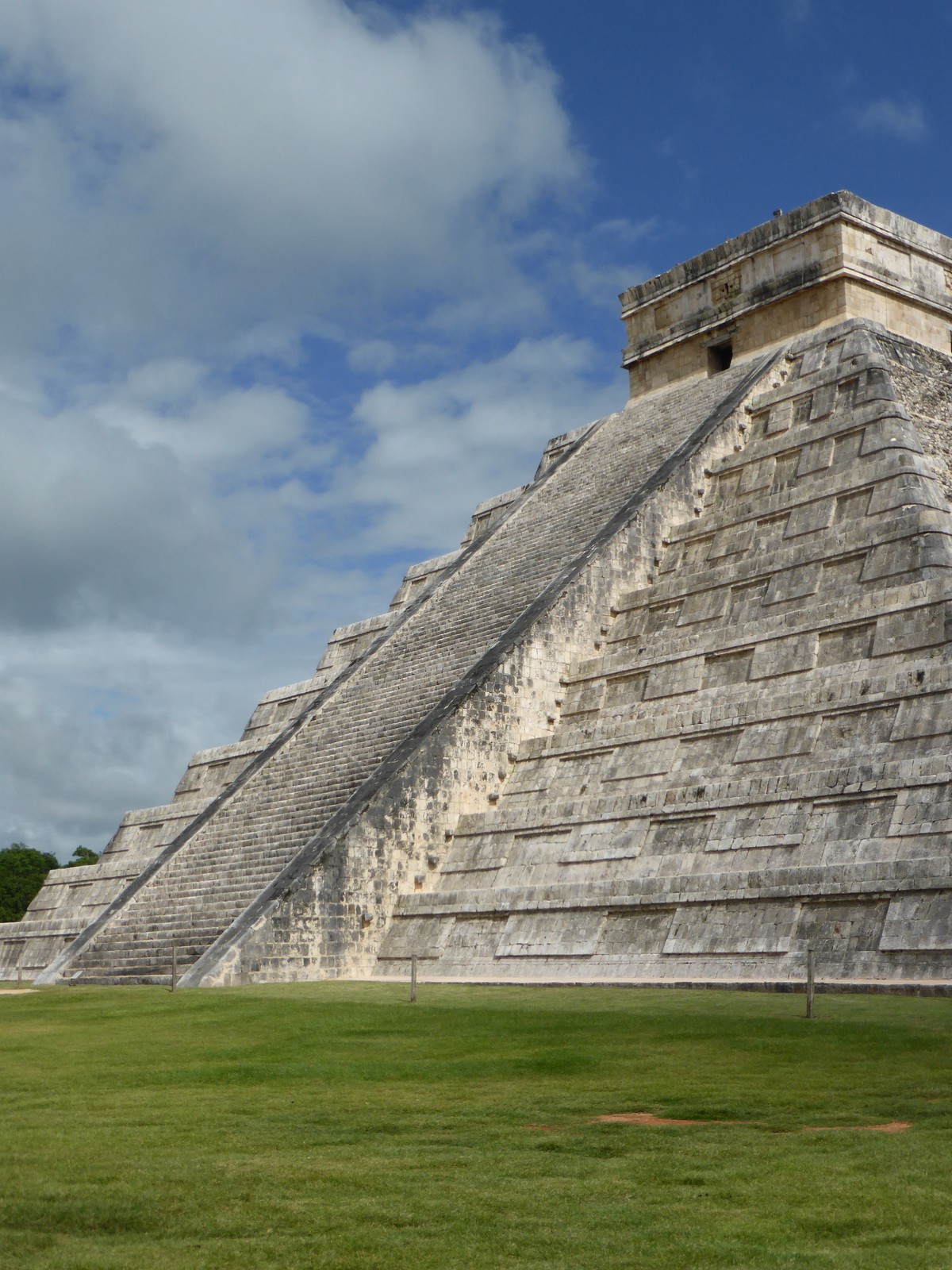 El Castillo - A Picture from Chichén Itzá, Mexico - Travel Writing